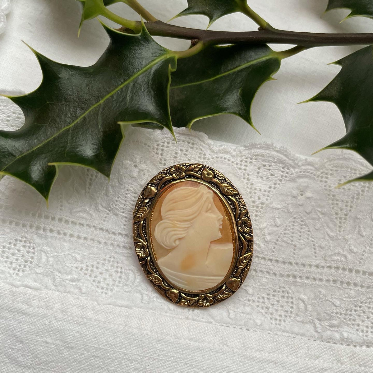 Vintage Shell Cameo Brooch – hurdyburdy vintage